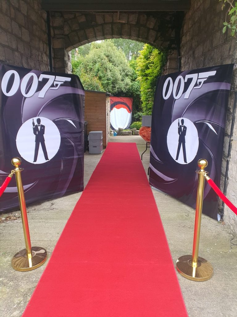 007 & James Bond Silhouette Banner - Tables And More